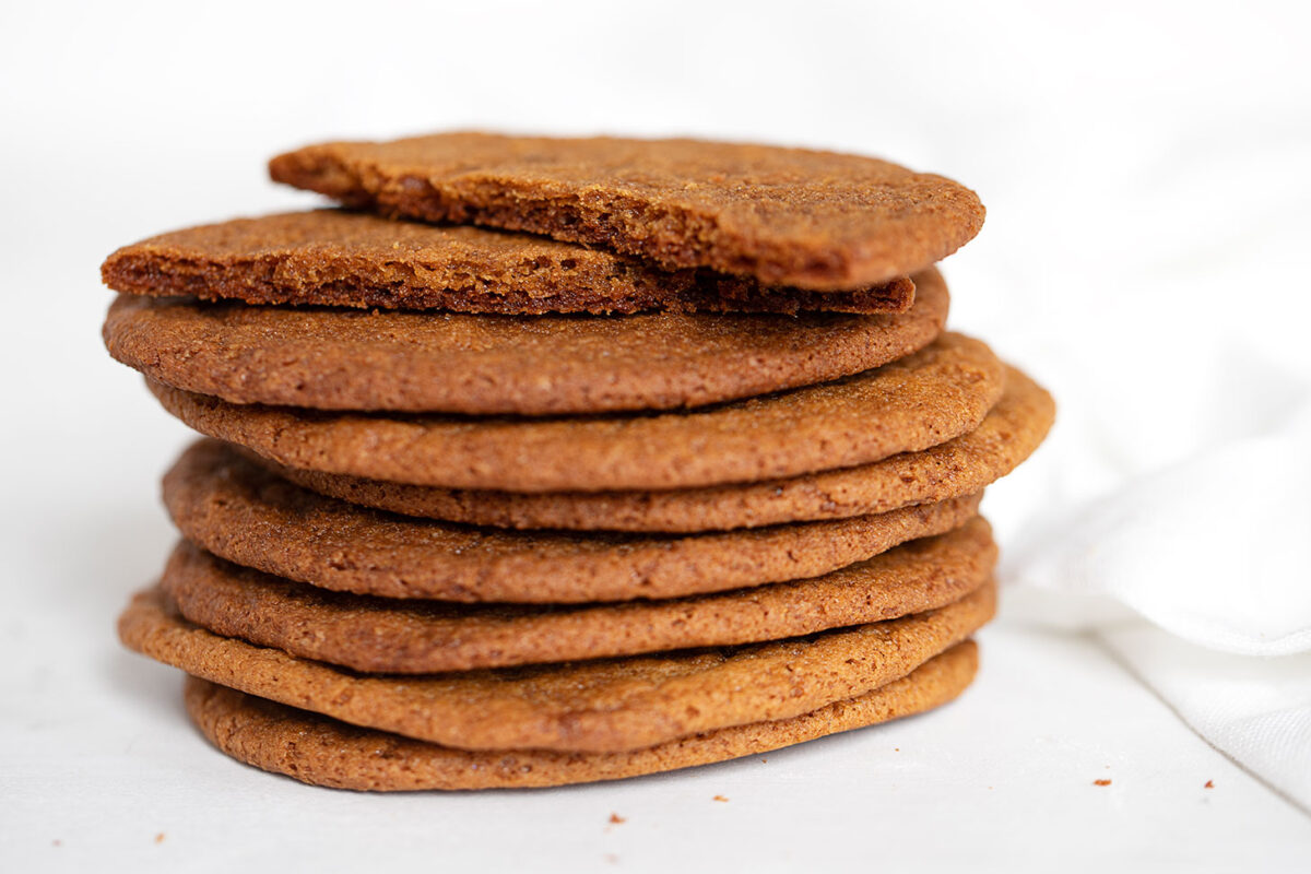 Thin, Crispy and Spicy Molasses Cookies - Seasons and Suppers