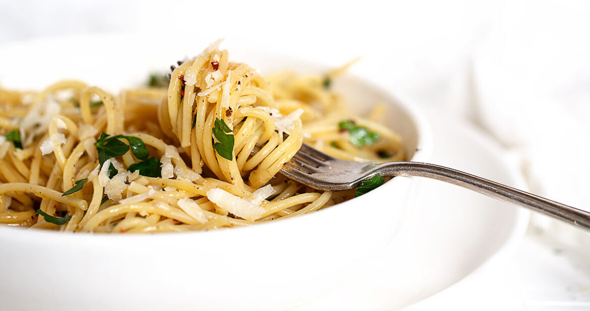 Spaghetti with Olive Oil and Garlic - Seasons and Suppers