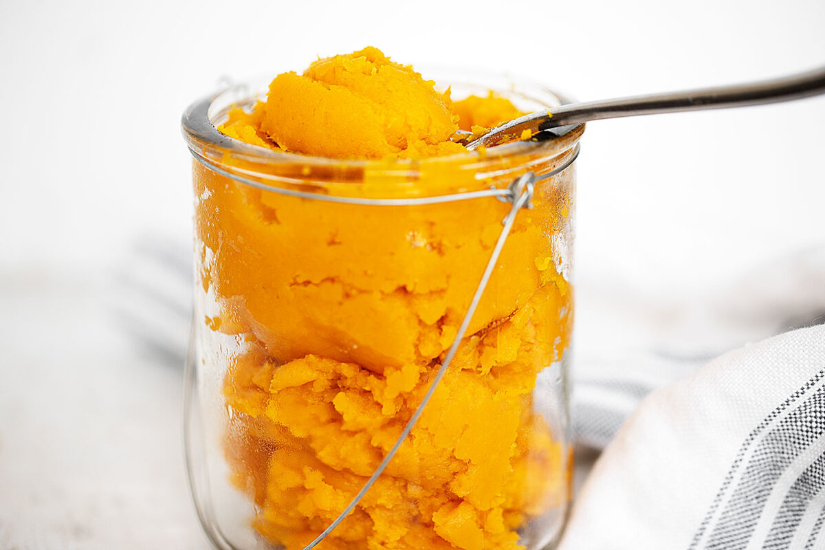 Homemade Pumpkin Puree (from Pie Pumpkins) - Seasons and Suppers