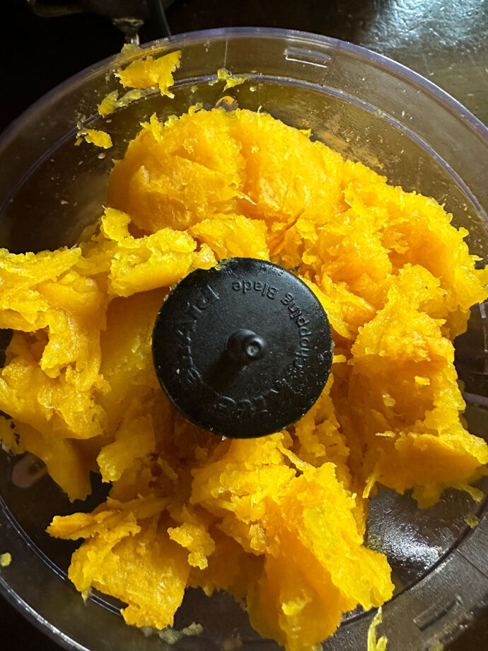 Homemade Pumpkin Puree (from Pie Pumpkins) - Seasons and Suppers